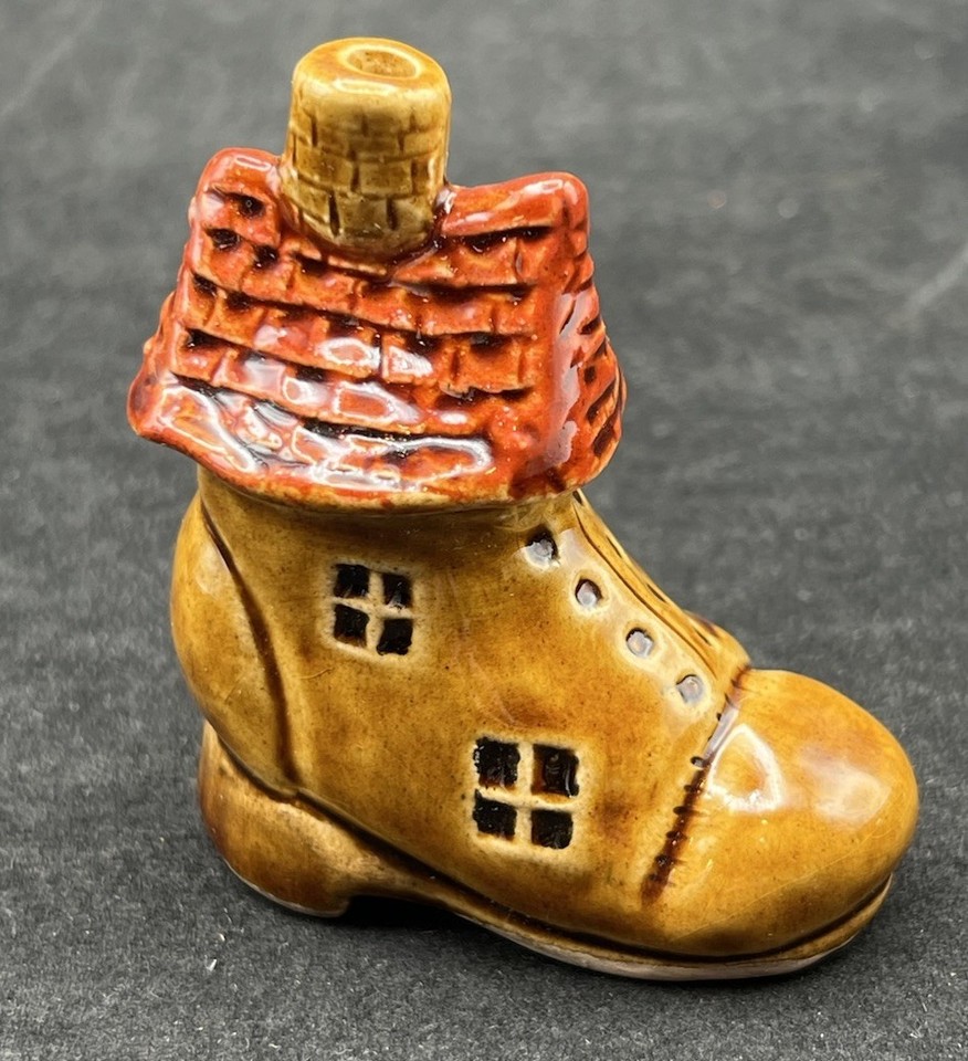 Stuart Bass Pie Bird Vent/Funnel Old Lady Who Lived In A Shoe Brown ...