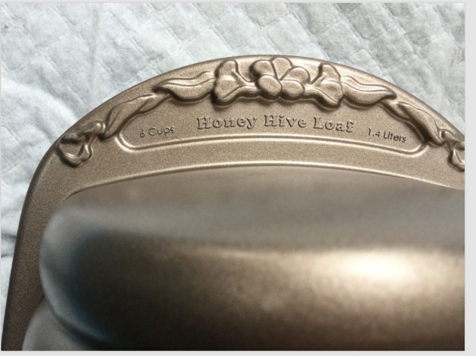 NORDIC WARE HONEY BEE HIVE DIMENSIONAL CAST ALUMINUM 6 CUP LOAF PAN NEW ...