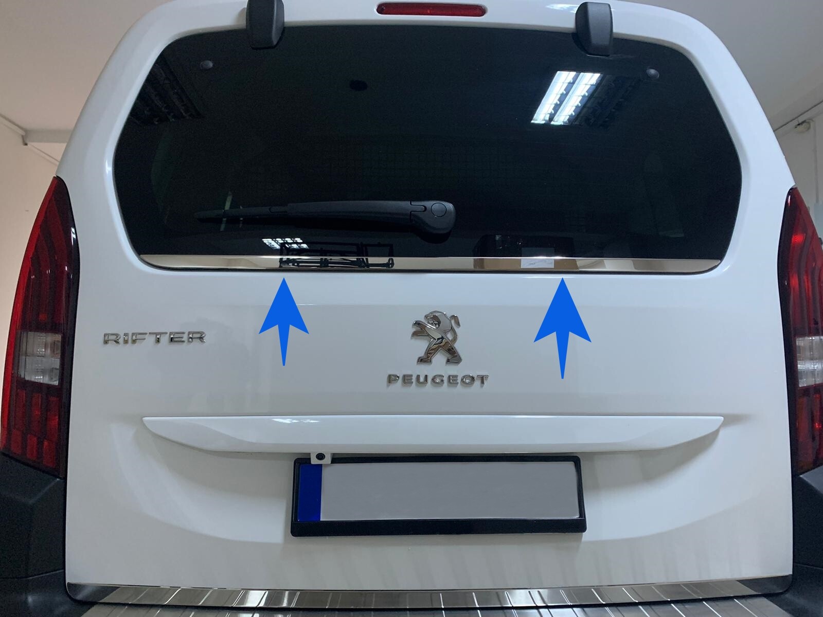 Tailgate Window Under Trim FITS Peugeot Rifter /Citroen Berlingo ...