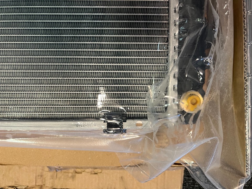 Mercedes-Benz 560SL Radiator 107-500-26-03 GENUINE OEM