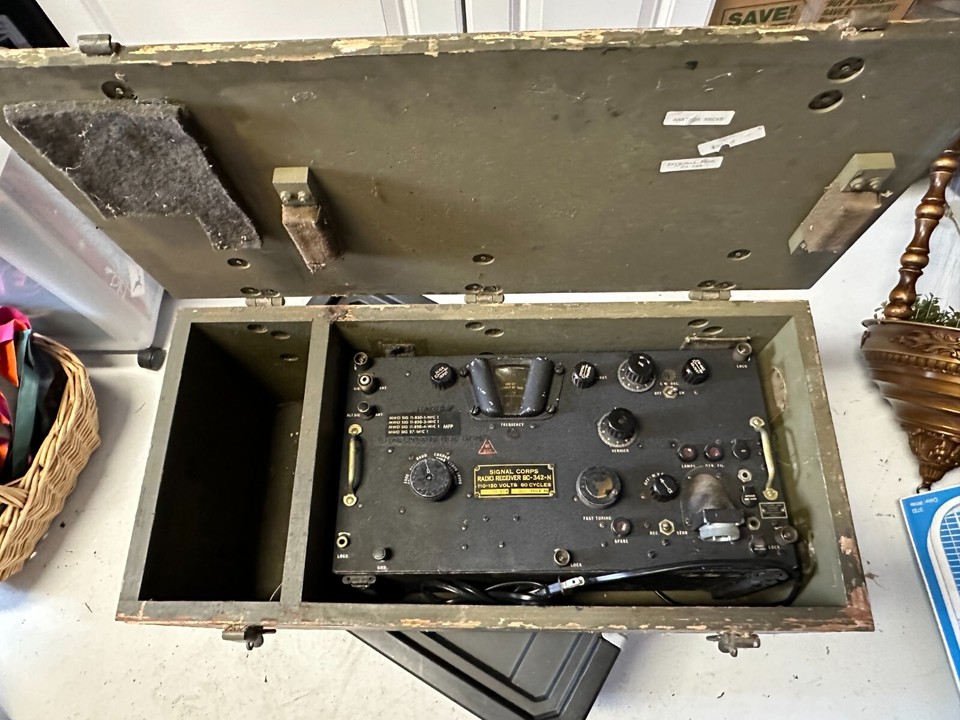 BC-342 WW2 military receiver with original military transit case! 1.5 ...