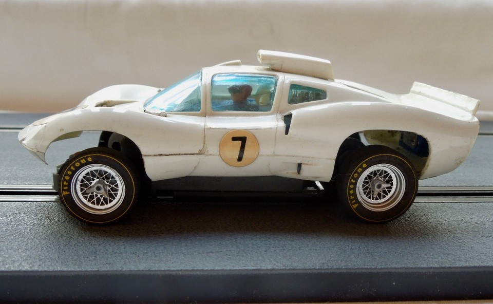 MRRC SEBRING CHASSIS w/ STROMBECKER CHAPARRAL 2D BODY / 1:32 SLOT CAR ...