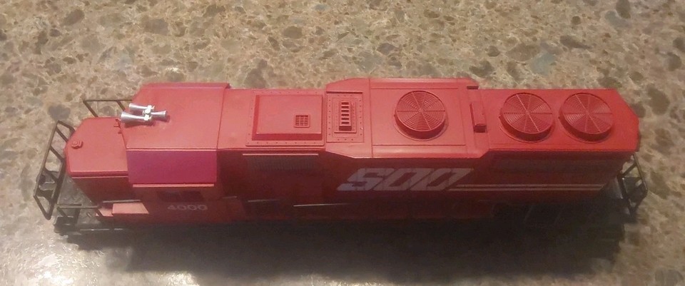 O Gauge Lionel Soo Line GP-8-2 Diesel Engine #4000 (Red) | eBay