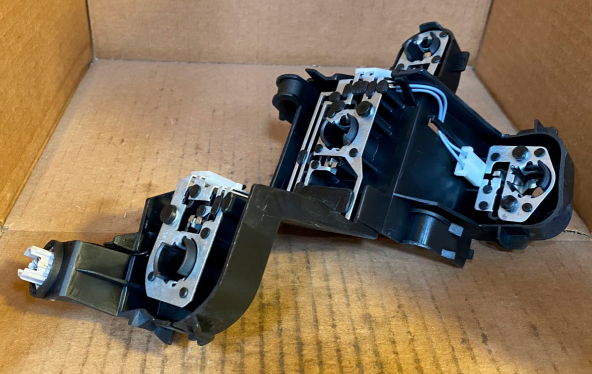 BMW Left Bulb Carrier - 63216923305 - Fits BMW 528i, 525xi, 530i, 530xi ...