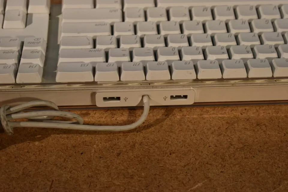 Genuine Apple Mac A1048 White Wired Full Size Keyboard English w/ 2 USB ...