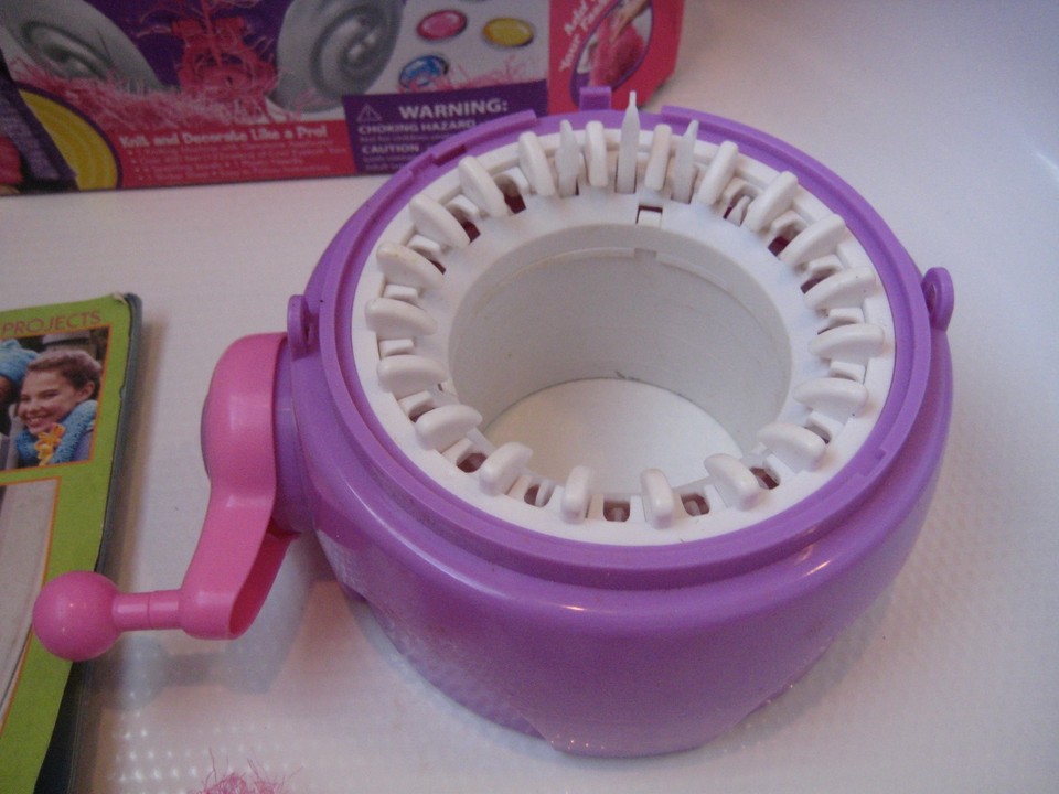 ROSEART THE REAL KNIT & GEM MACHINE TABLETOP CRAFT KIT YARN KIDS AS IS ...