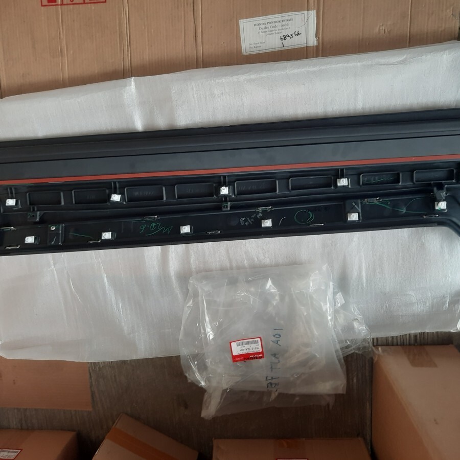 Genuine Front RIGHT Door Chrome Trim 2017-2022 Honda CR-V 75312-TLA-A01 ...