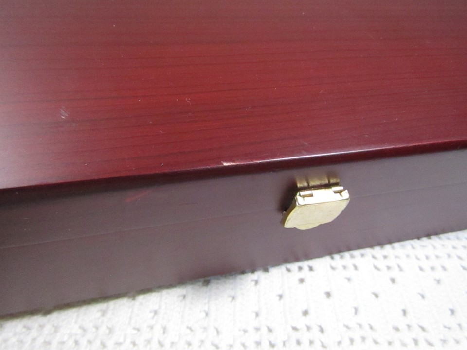 BENTLEY'S Finest Teas Wooden & Red Felt Display & Storage Box ...