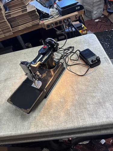 Vintage 1938 Singer 221 Featherweight Portable Sewing Machine w/ pedal ...