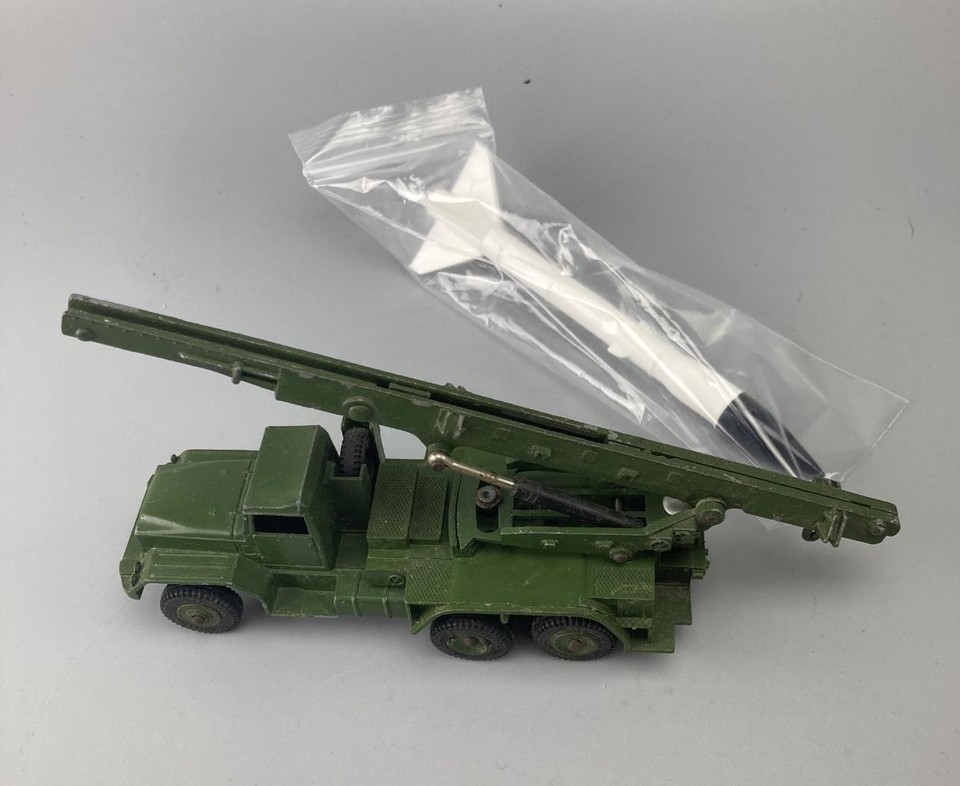 DINKY TOYS #665 HONEST JOHN MISSILE ROCKET LAUNCHER WITH A NEW ROCKET ...