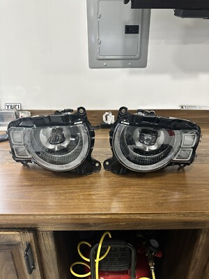 Land Rover Defender 110 2020+ L/R Pair of Premium LED Headlights | eBay