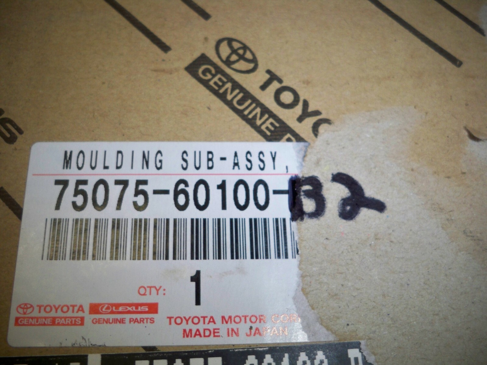 2013-2015 Lexus LX570 Rear Right Door Body Side Molding | 7507560100B2 ...