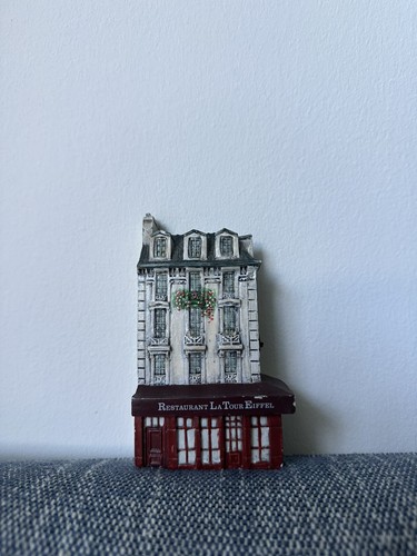 J CARLTON BY DOMINIQUE GAULT MINIATURE RESTAURANT TORRE EIFFEL BUILDING ...
