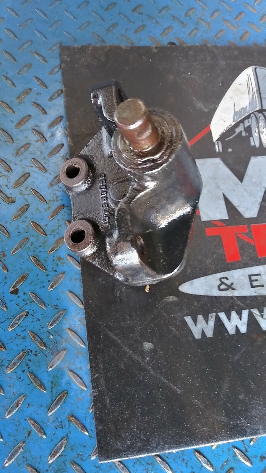 1993 MACK MODEL CH613 DAYCAB SUSPENSION SPRING HANGER PART NO ...