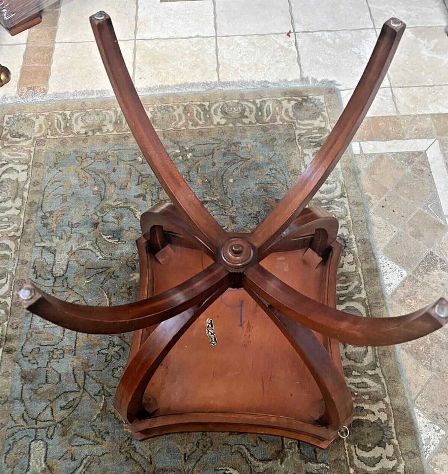 Milano Furniture Italian Style side Table Green Embossed Leather ...