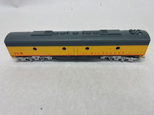 Rivarossi HO EMD E9B Unit (Dummy) CMStP&P Milwaukee Road #32B w/Kadee ...
