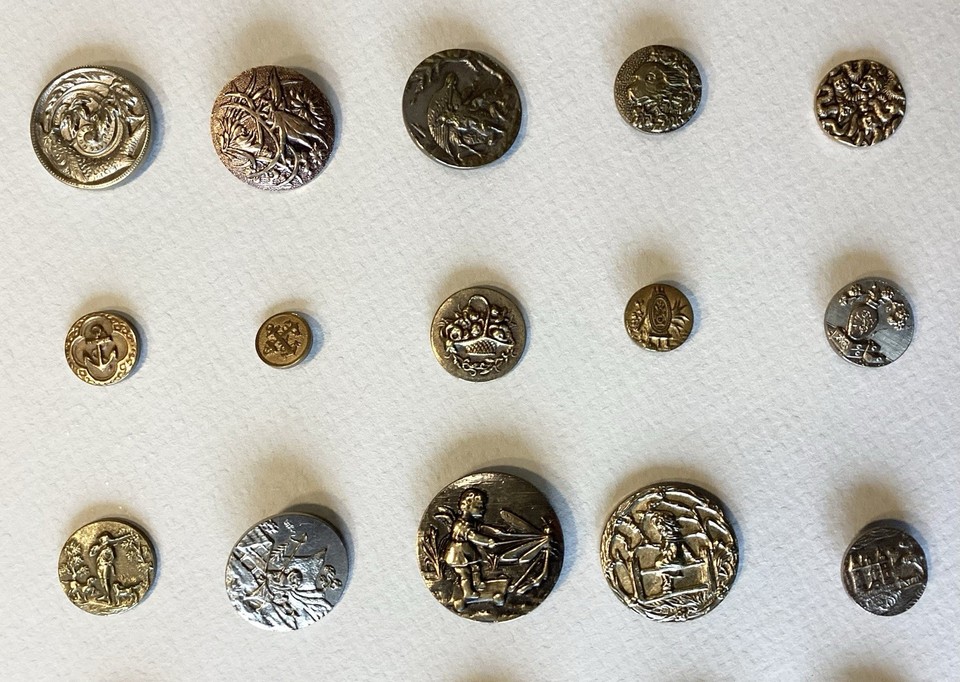 BEAUTIFUL CARD OF 28 FRENCH TIGHT METAL ANTIQUE BUTTONS | eBay UK