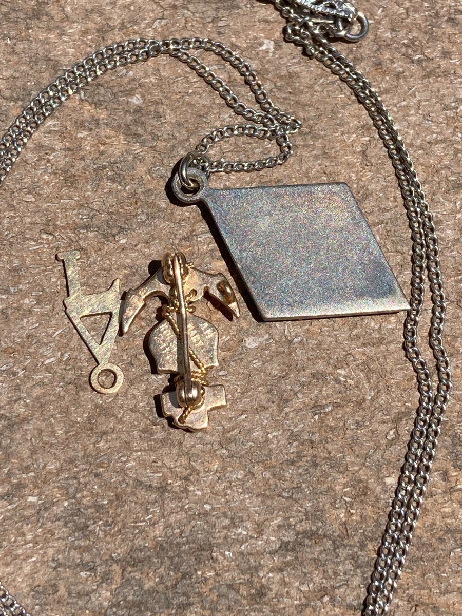 Delta Gamma Anchor Badge