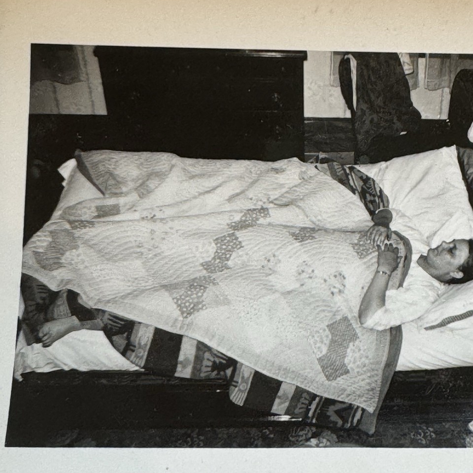 Photo Antique Post Mortem Death Bed Woman Laying Dead Appalachian Home Quilts | eBay