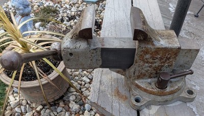 Vtg. REED No. 204R Swiveling Bench Vise, 4 Inch Jaws, 56 POUNDS. Erie ...