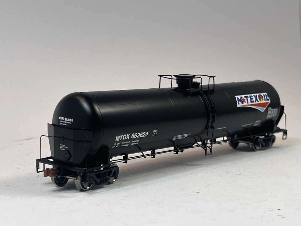 CDH HO Scale Custom Weathered Lot ScaleTrains SXT MTEXOIL Landman 31K ...