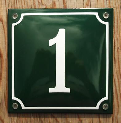 HOUSE NUMBER 1 CLASSIC ENAMEL SIGN. CREAM No. 1 ON A GREEN BACKGROUND ...