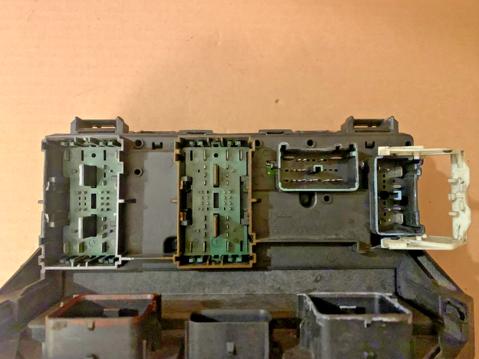 2011 DODGE RAM 1500 2500 TOTALLY INTEGRATED POWER MODULE TIPM FUSE BOX ...