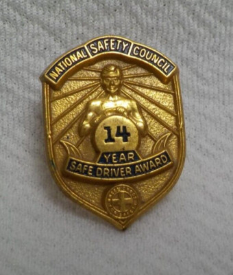 NATIONAL SAFETY COUNCIL SAFE DRIVER AWARD LAPEL PIN 14 YEAR SCREW BACK ...