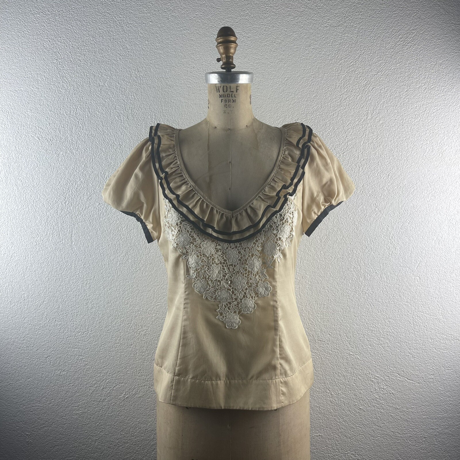 Anthropologie l 14 Floreat Retro Crochet Lace Ruffle Neckline Puff ...