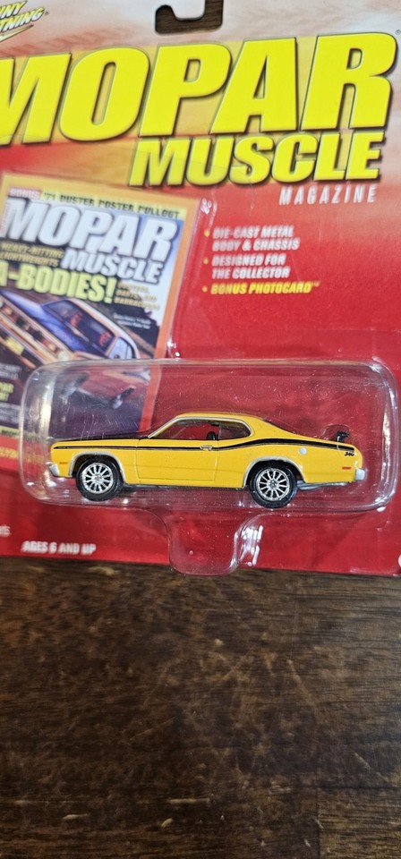 Johnny Lightning 1971 Plymouth Duster 340 Yellow/Orange Mopar Muscle 1: ...