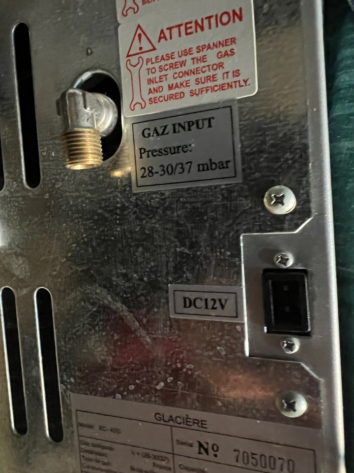 3 Way 12V 240V Propane LPG Gas Camping Fridge Cool Box Caravan 42L ...