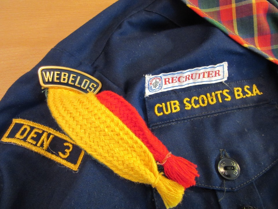 Vintage Estate found Cub Scouts uniform lot w/Patches, pins, hats ...