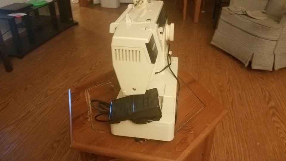 Singer Sewing Machine Model 7033 w/ Pedal *Working* | eBay