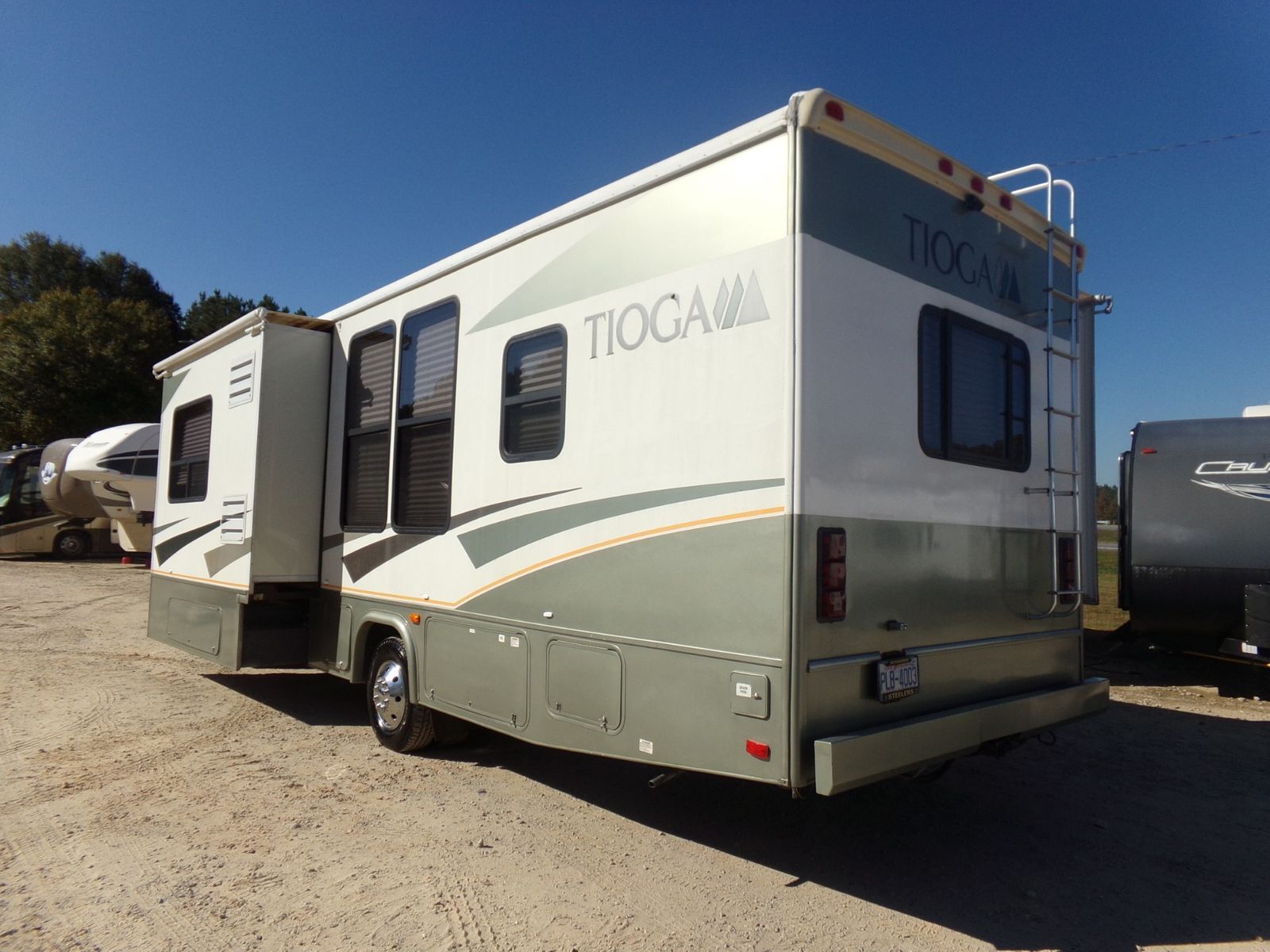 No Reserve Used Class C RV Motorhome Short 2 slide camper no winnebago ...