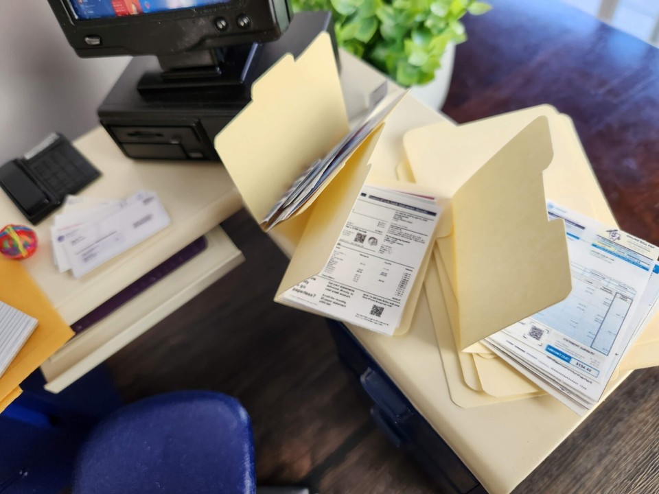 1/6 SCALE Mini Office Set 1 - 3 File Folders, 1 Box, 1 Manila Envelope ...