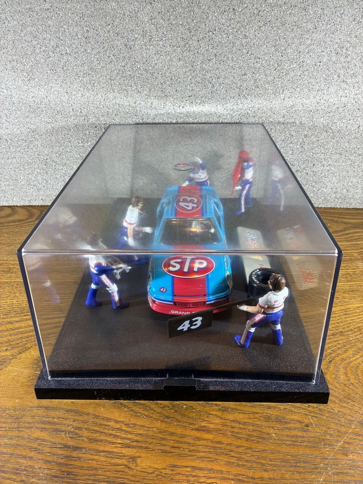 1992 NASCAR Racing Champions 1:24 Scale Pit Crew Show Case #43 Richard ...