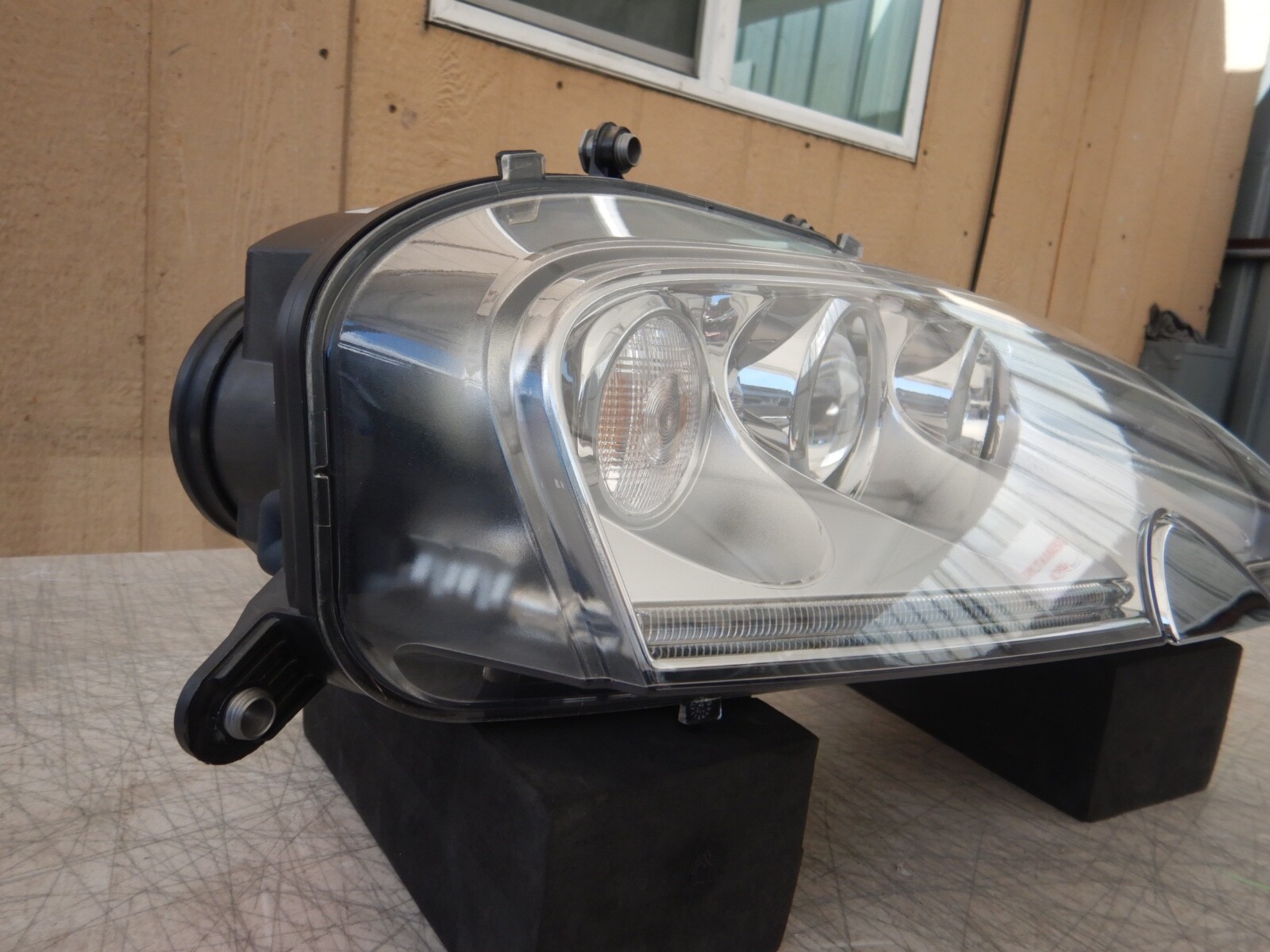 BUGATTI VEYRON RIGHT SIDE XENON HEADLIGHT COMPLETE OEM | eBay