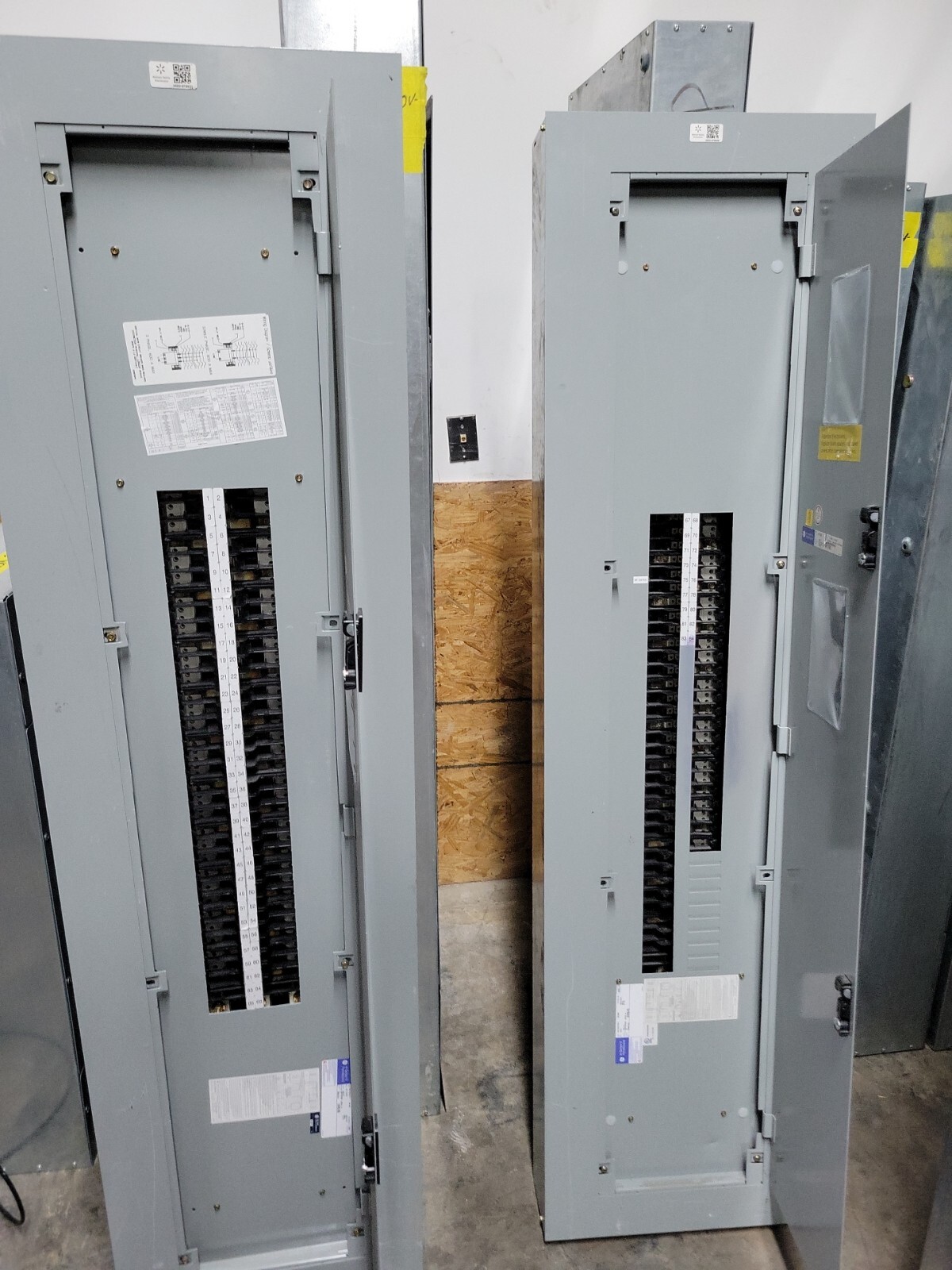 1- GE AQF3664MBX 400 AMPS MLO 208/120v PanelBoard 3 Phase 4 Wire 66 ...