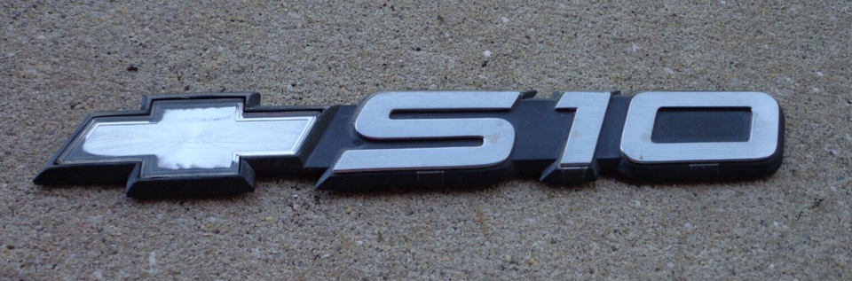 Chevrolet Chevy S10 script emblem badge decal logo tailgate OEM Genuine ...