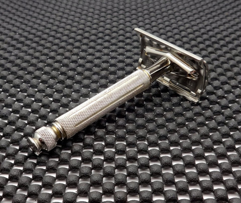 Vintage 1940's Gillette Contract TECH DE Safety Razor Clean!! | eBay