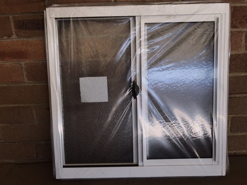 Aluminium Sliding Window with Fly screen 600(H) X 610(W) white/Primrose ...