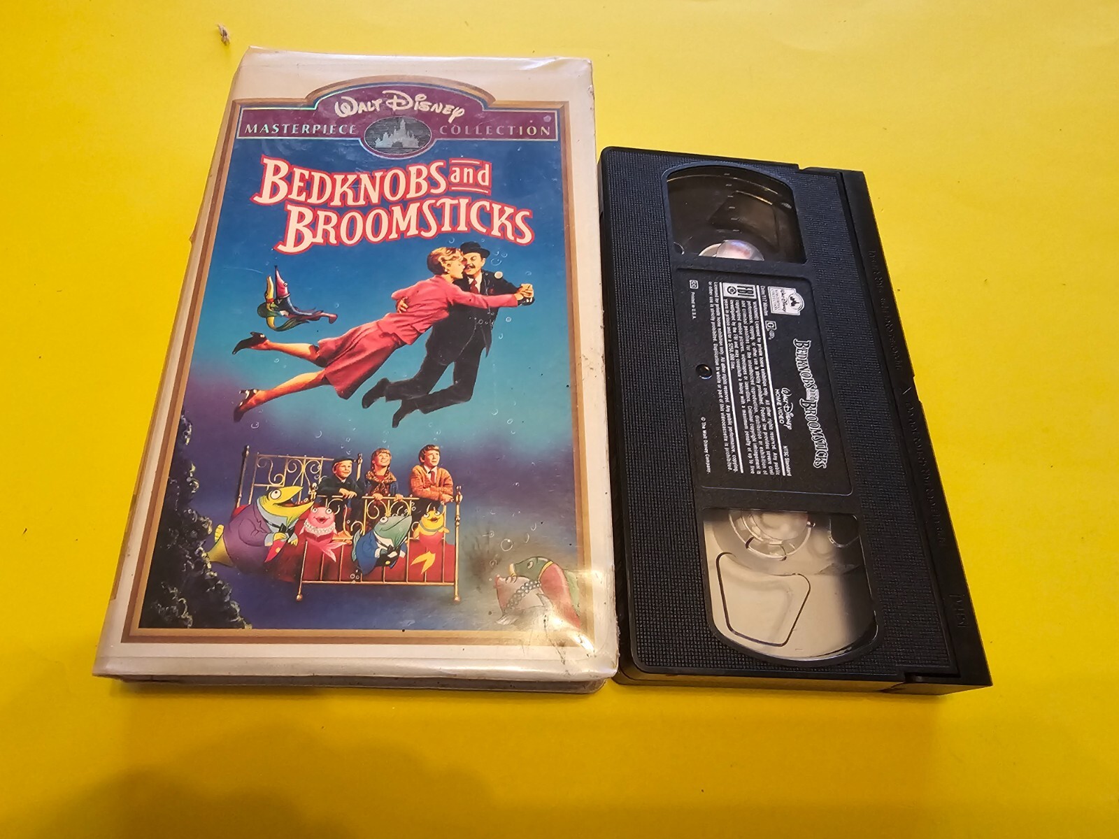 Bedknobs and Broomsticks (VHS 1997 Clamshell) Walt Disney Masterpiece ...