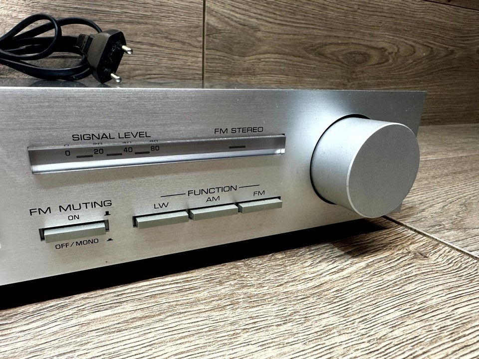 Yamaha T-300 AM/FM Stereo Tuner Silver Analogue Natural Sound For Hi-Fi ...