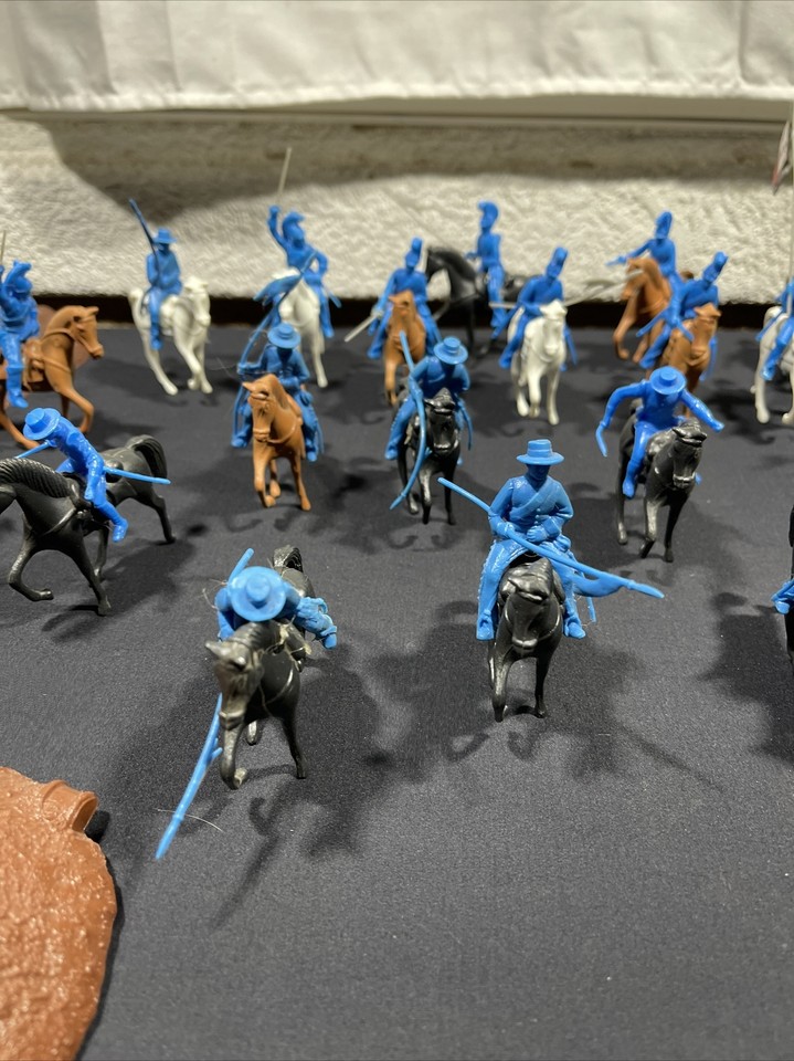 CTS Alamo Round Hat And Helmet Cavalry Toy Soldier Lot Of 50 And 2 BAG ...
