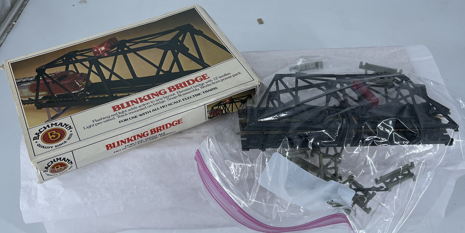 Bachmann HO Scale train Over / Under Blinking Bridge & Trestle Set SEE ...