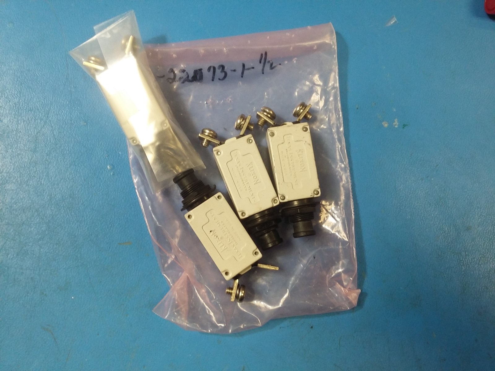 MS22073-1-1/2, Circuit Breaker 1and a half Amps, Panel Mount (Locate E8 ...