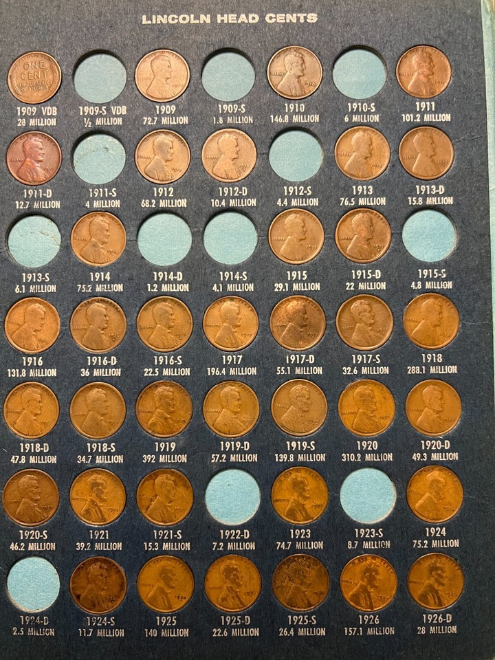 1909-1943 WHEAT CENTS, SET OF 83 PENNIES IN A VINTAGE H E HARRIS COIN ...