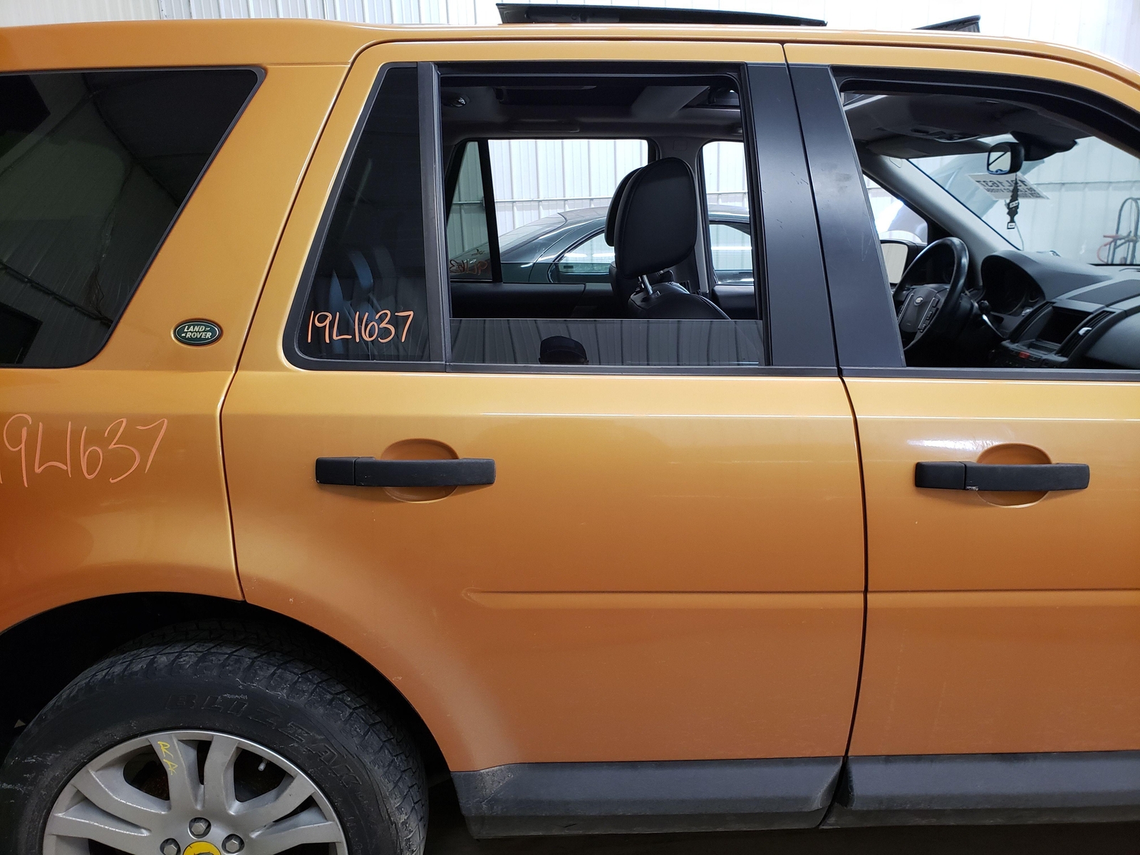 08-15 LAND ROVER LR2 PASSENGER RIGHT REAR SIDE DOOR ASSY TAMBORA FLAME ...