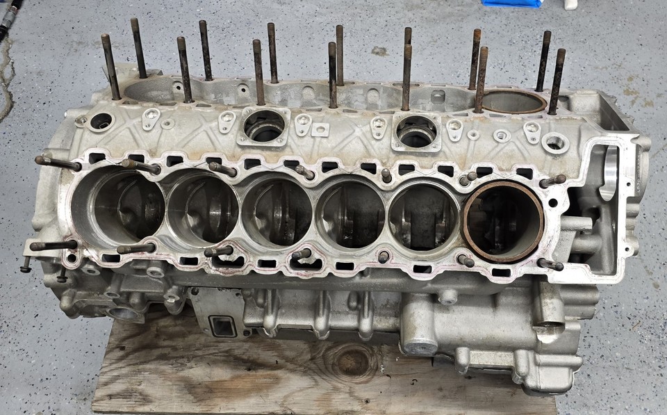 Lamborghini Aventador Engine Blocks (DAMAGED PARTS ONLY) ART V12 Exotic ...