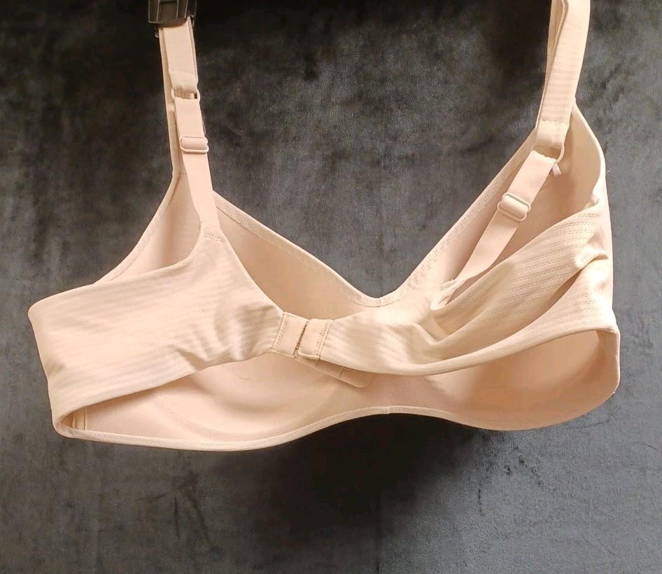 Hanes Bra Size 40B Beige Padded Wireless Adjustable Clasp Back Support ...